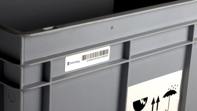 Carrier Pro UHF RFID Label: Washable and Durable for Supply Chain