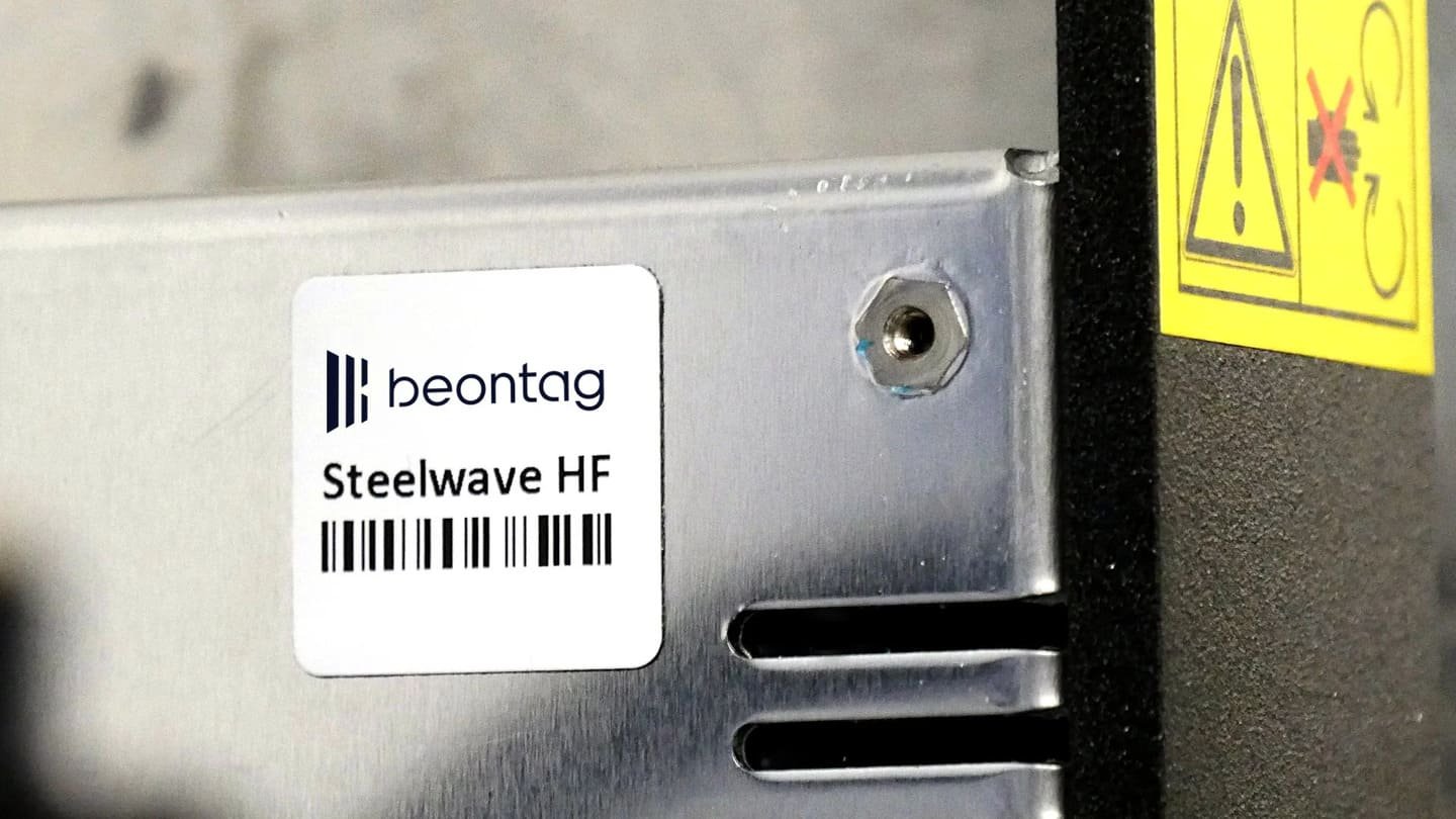 Steelwave HF: Flexible NFC RFID Tag for Metal Assets in Manufacturing